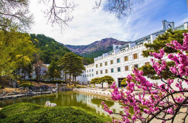 Fragrant Hill Hotel Beijing - Booking Website